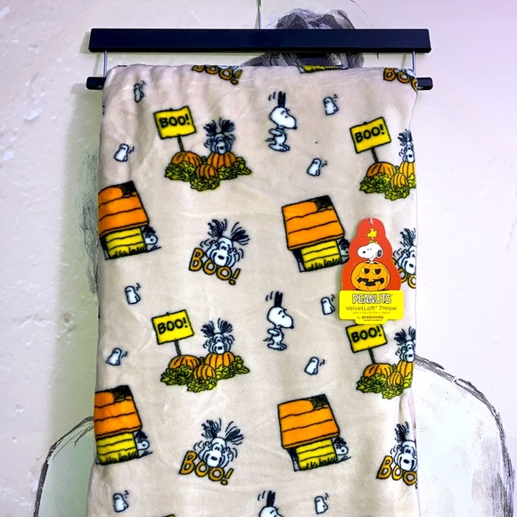 Peanuts | Bedding | Snoopy Peanuts Halloween Throw Blanket | Poshmark